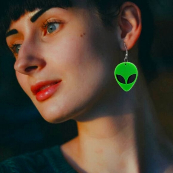 Urban Outfitters | Accessories | Sold Bold Green Ufo Alien Head Drop ...